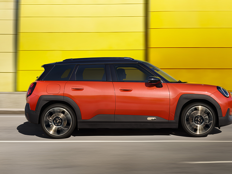 MINI Aceman חשמלית - בטיחות ומערכות עזר לנהיגה | MINI.co.il