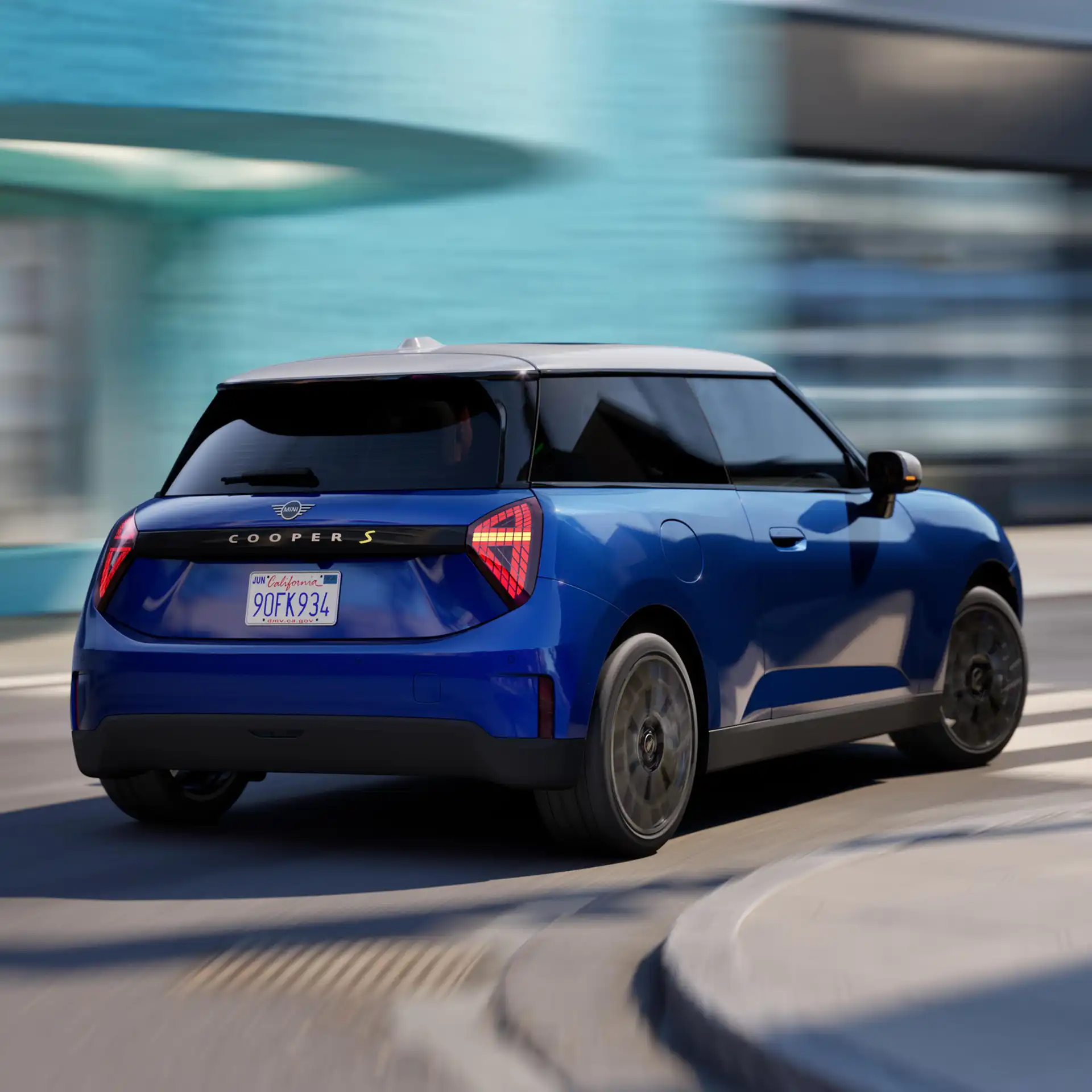 MINI Cooper‏ חשמלית - בטיחות ומערכות עזר לנהיגה | MINI.co.il