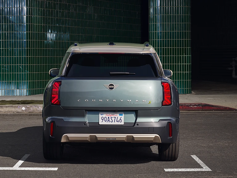 MINI Countryman חשמלית - בטיחות ומערכות עזר לנהיגה | MINI.co.il